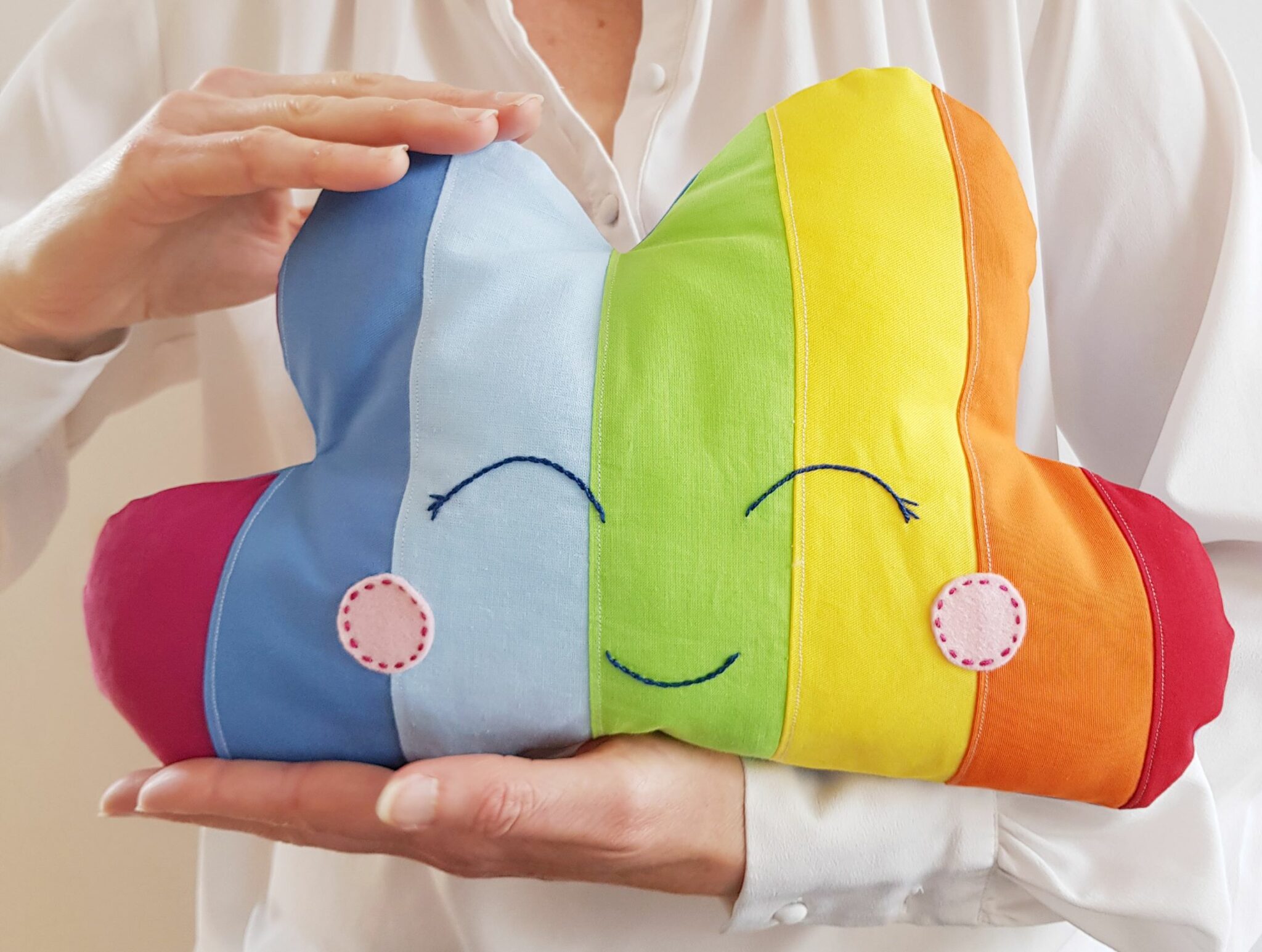 Rainbow pillow cloud - sewing pattern & tutorial for beginners